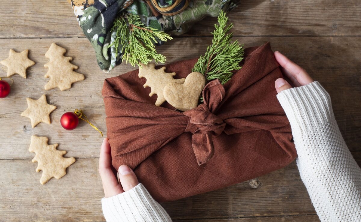 Furoshiki : l'emballage cadeau réutilisable - SMITOM-LOMBRIC